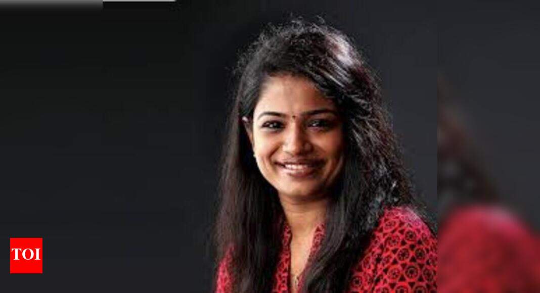 Divya S Menon: Divya S Menon croons for 100 days of love | Malayalam ...