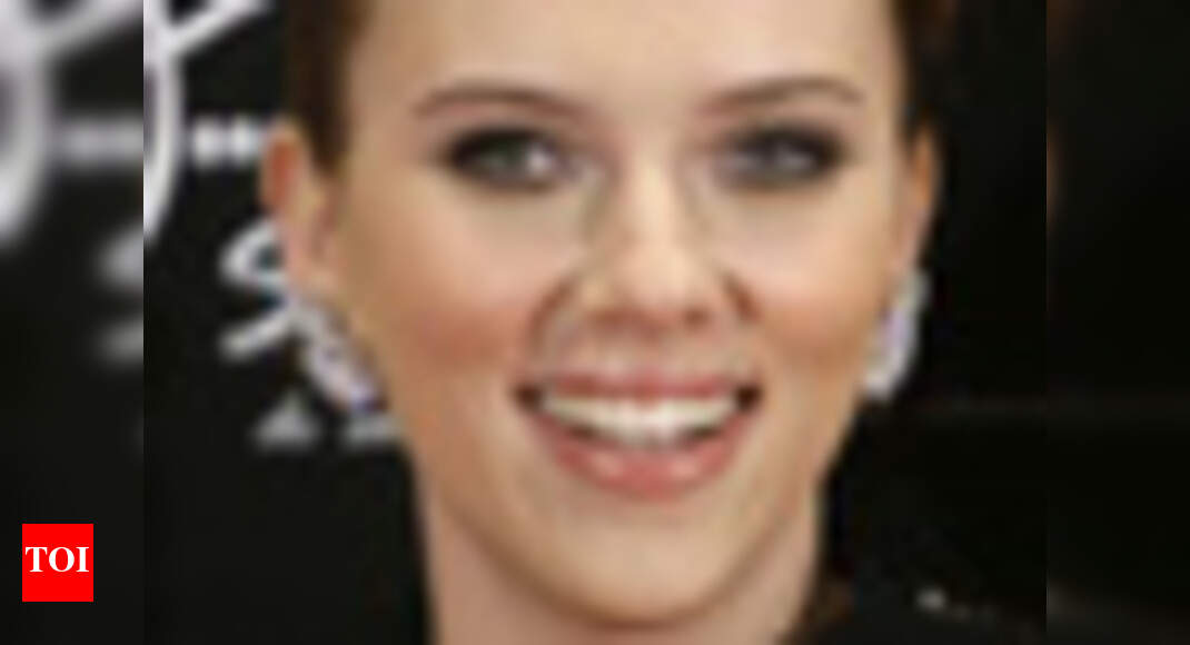 Scarlett poses as bombshell Monroe | English Movie News - Times of India