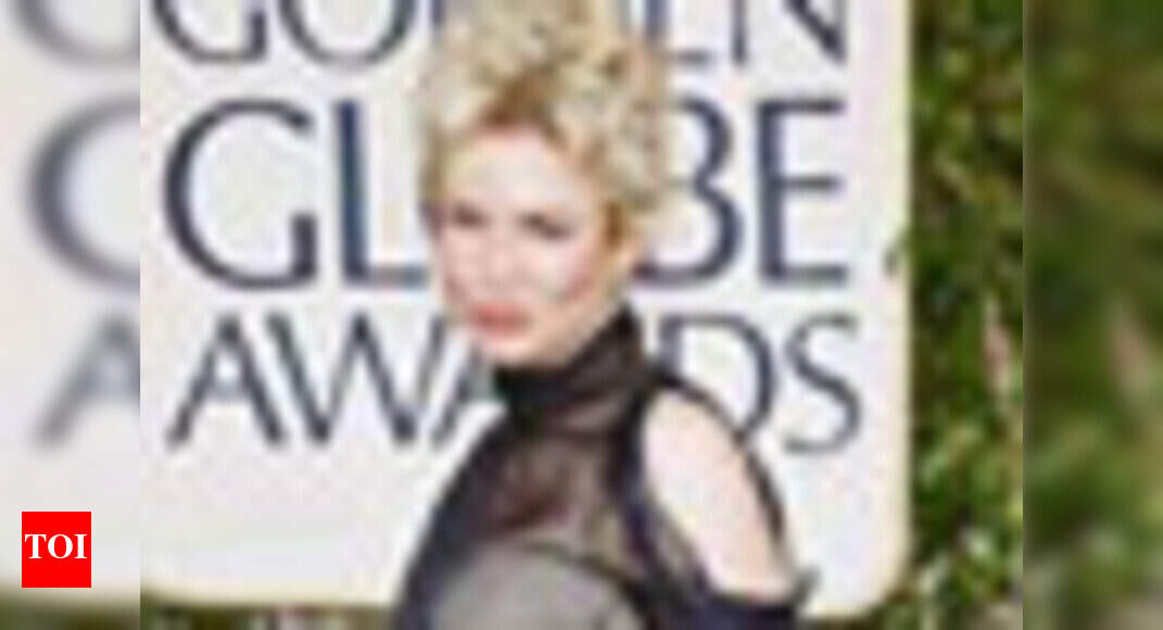 Renee's 'intense' kiss with Crowe | English Movie News - Times of India