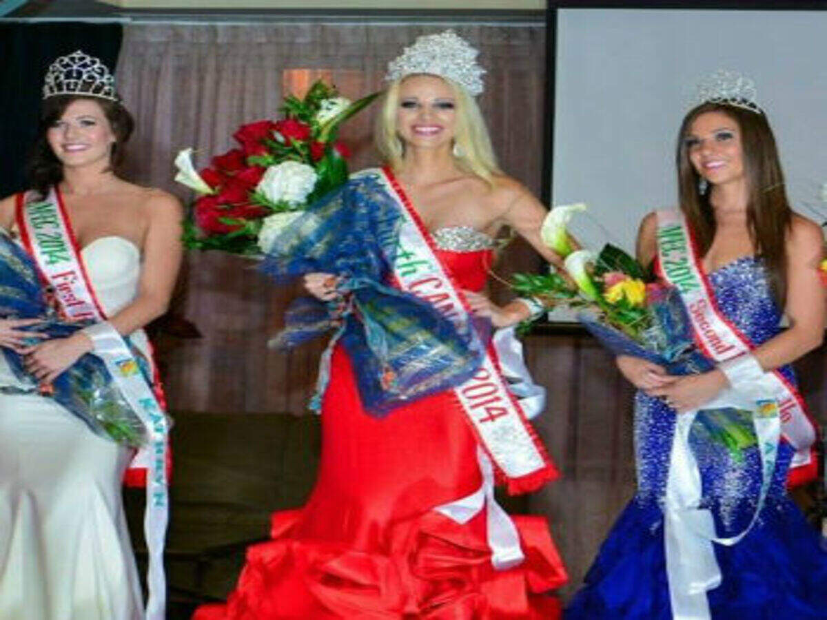 Cynthia Loewen crowned Miss Earth Canada