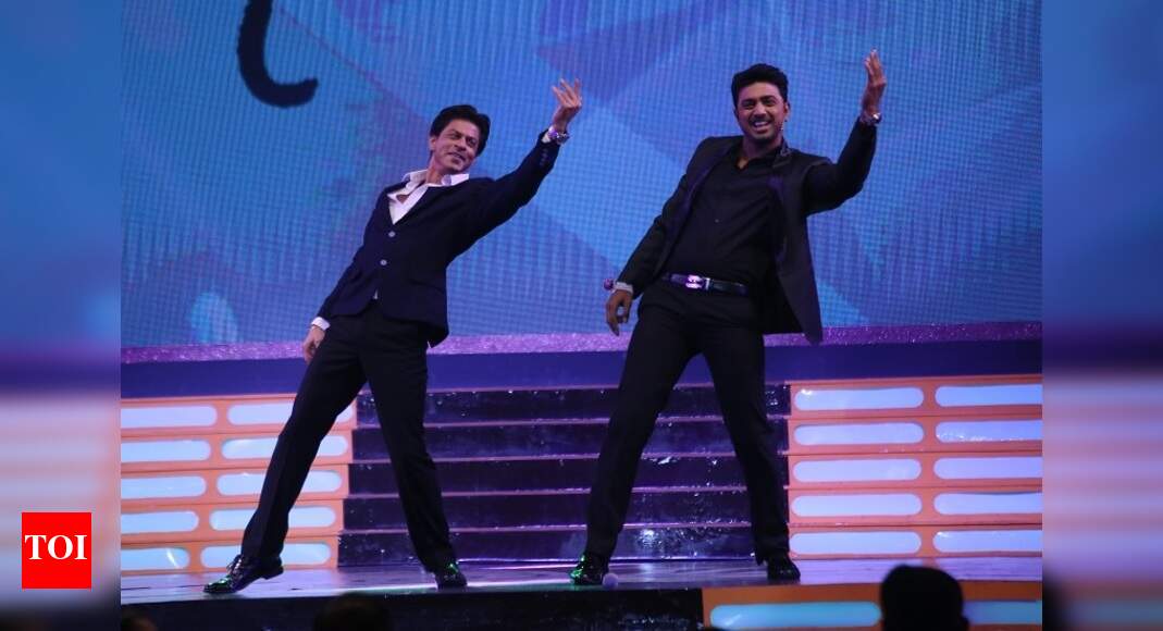 Catch SRK dance with Dev on TV - Times of India