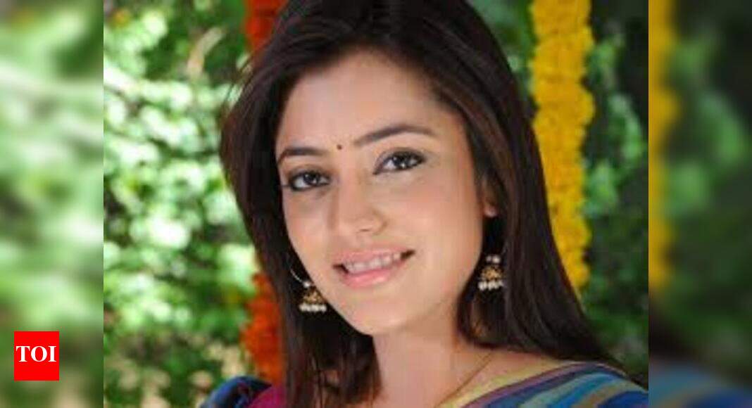 Nisha Agarwal has a refreshing face: Johny Antony | Malayalam Movie ...