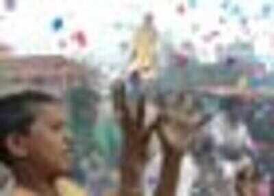 'Slumdog' celebrations fill Mumbai's slums - Times of India