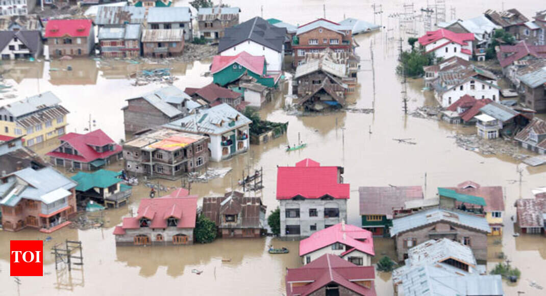 Kashmir floods: Calamity binds people across religious lines, as state ...