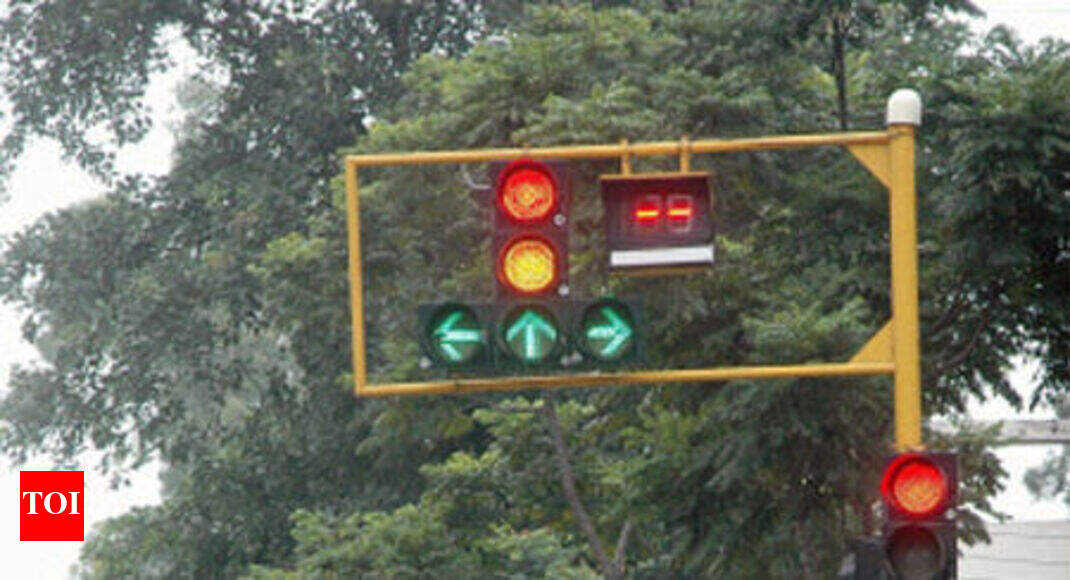 Jumping a red light may soon cost you Rs 5,000; cellphone use Rs 4,000 ...