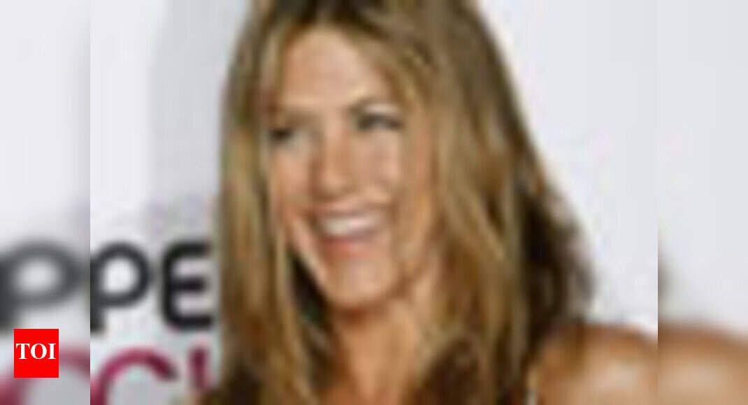 'Friends' co-stars are family for Aniston | English Movie News - Times ...