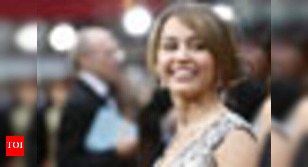 Miley not moving in with beau Gaston | English Movie News - Times of India