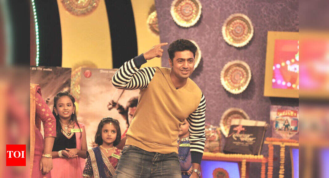 Boudis dance with Dev, Soham and Mimi - Times of India