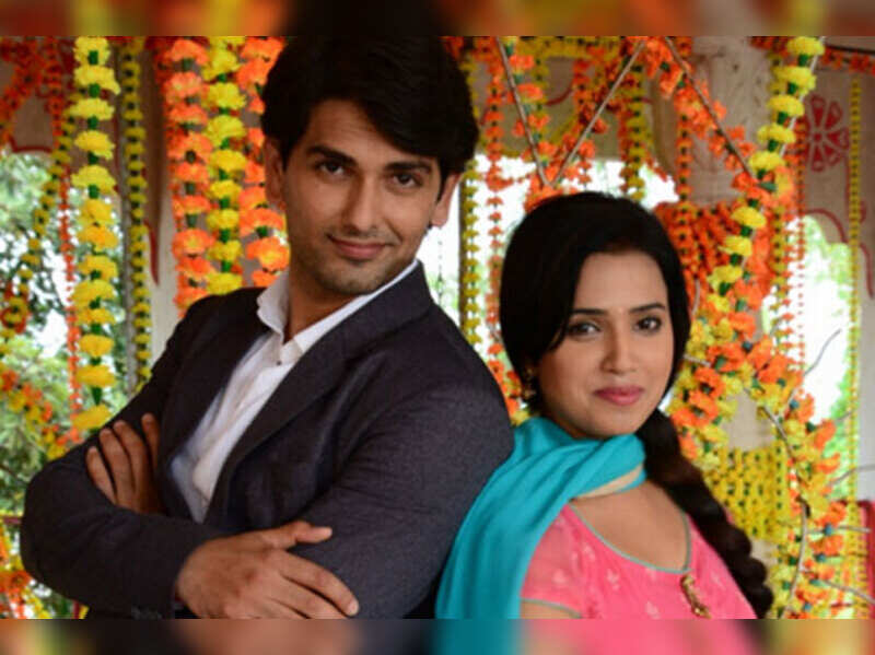 Raghav goes down on his knees in 'Ek Rishta Aisa Bhi' - Times of India