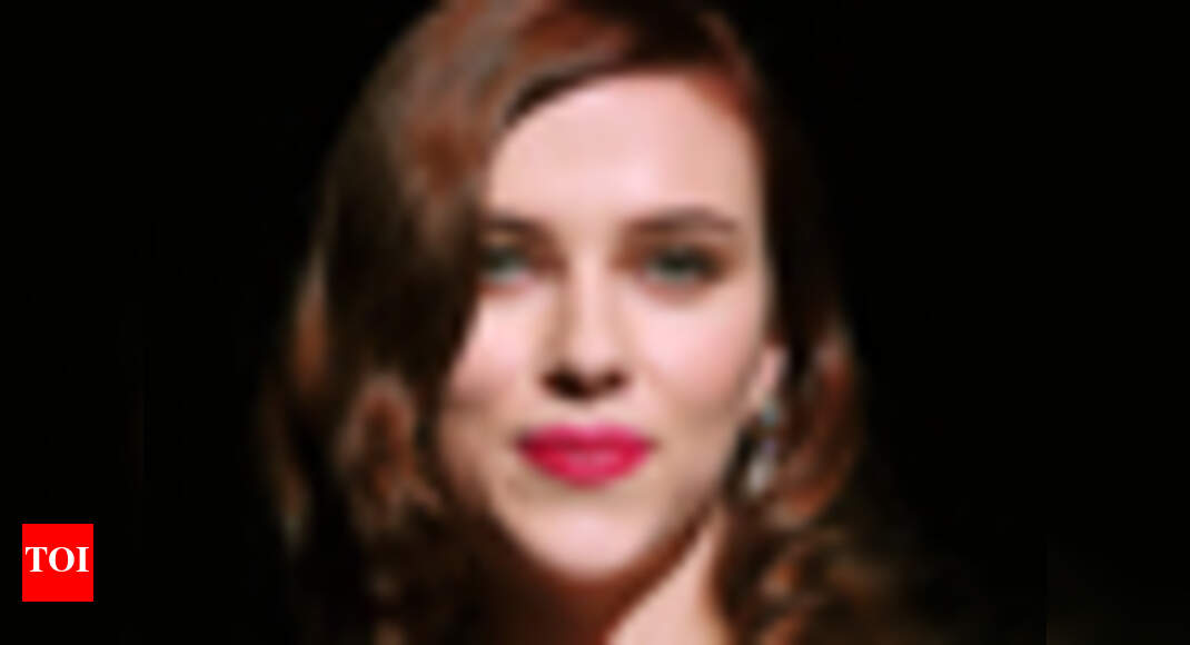 Scarlett turns 'bubby blonde' | English Movie News - Times of India