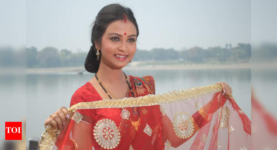Mohini Ghosh starts a war against dowry seekers | Bhojpuri Movie News ...