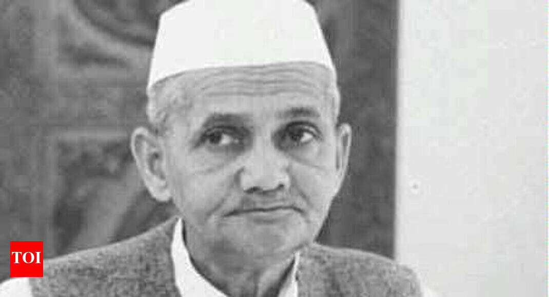 PM Modi pays tribute to Lal Bahadur Shastri at Vijay Ghat | India News ...
