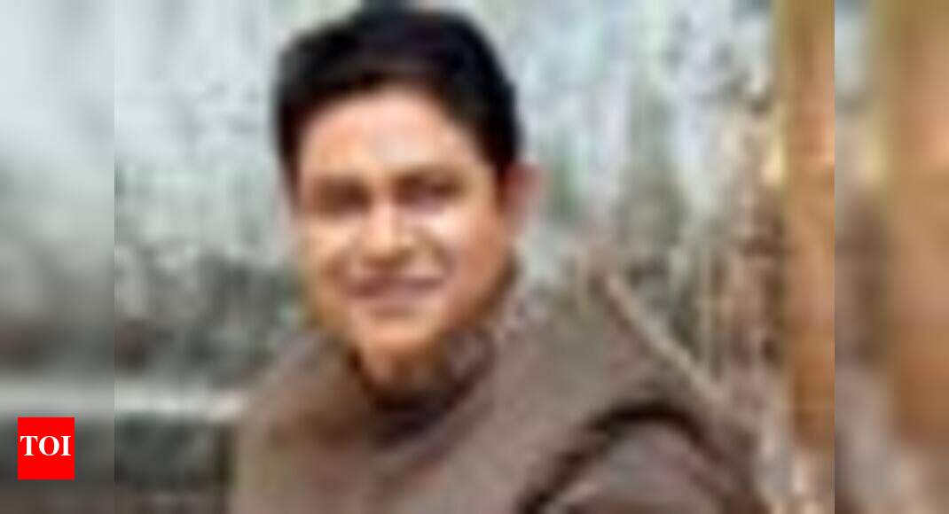 Ashish Roy collapses - Times of India