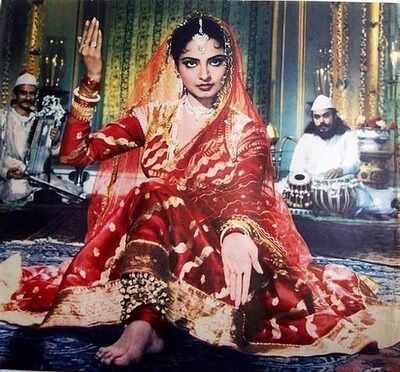 10 Memorable Performances By B'wood's Diva- Rekha - Times of India