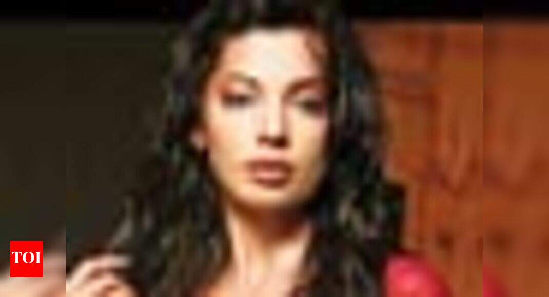 Mugdha returns home to vote! | Hindi Movie News - Times of India