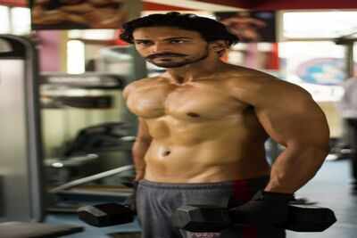 Dhananjay to take a break to prepare for Allama | Kannada Movie News ...