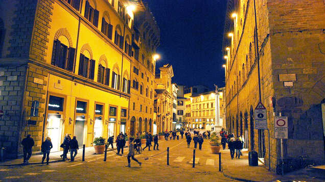 Via dei Calzaiuoli, Florence - TimesTravel