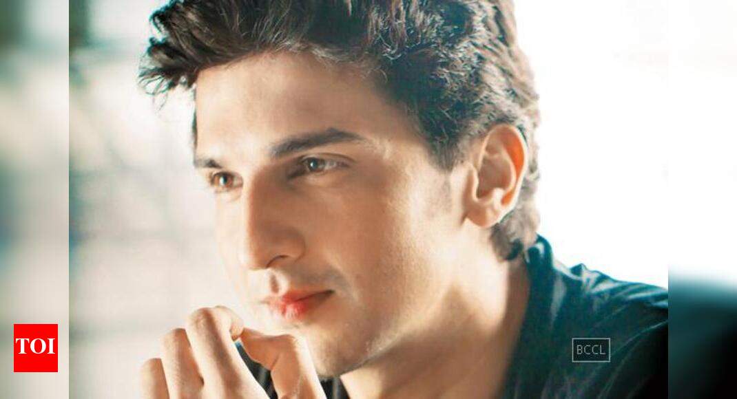 Actor Manish Raisinghan turns student - Times of India