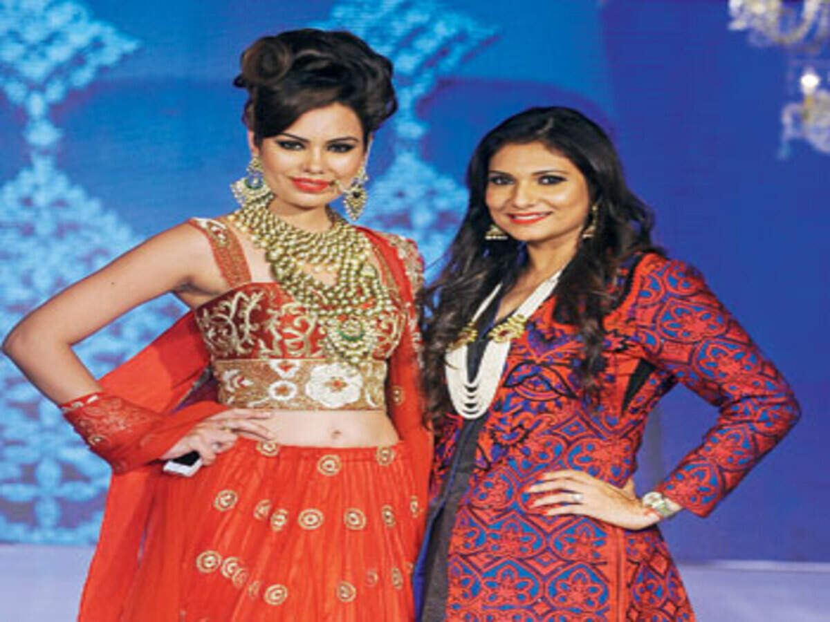 Srishti Rana turns showstopper at Bridal Couture 2014-15