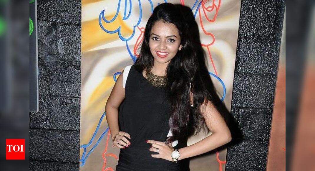 Sameena lives it up at a party at the newly-launched club Drizzle in ...