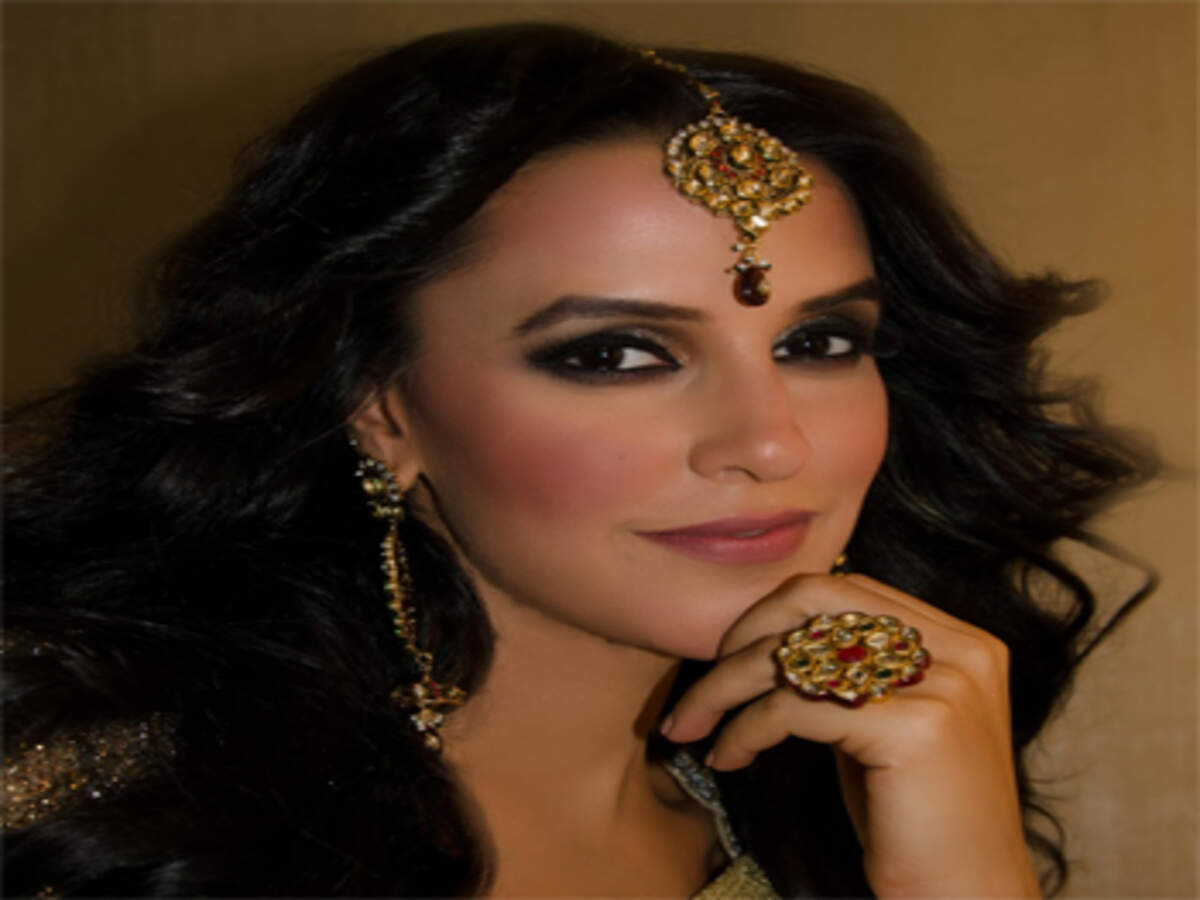 Neha Dhupia bailed out an injured Bipasha Basu