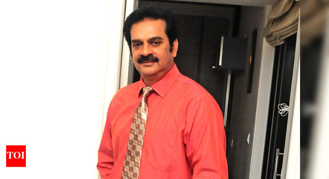 Actor Devan spotted at a shooting location of a movie held in ...