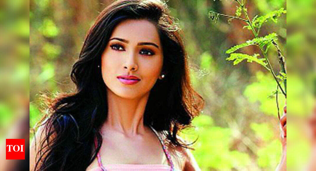 Pallavi turns mother | Marathi Movie News - Times of India