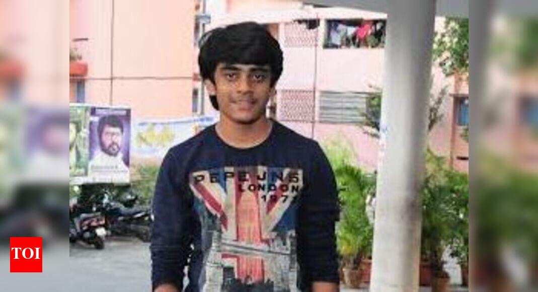 Actor Prajwal celebrates the success of Varsham with his co-stars in ...