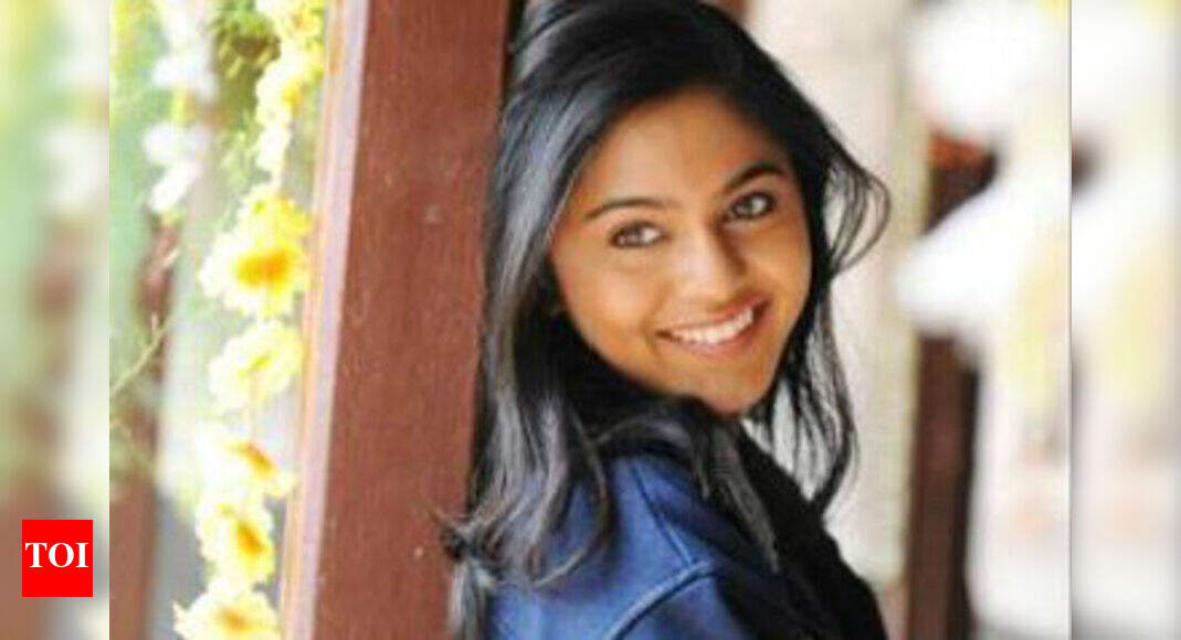 Mrunmayee turns into a man | Marathi Movie News - Times of India