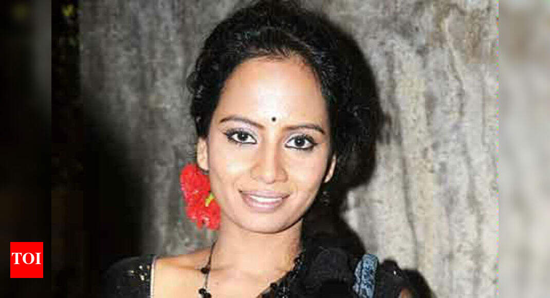 Smita turns old for Partu | Marathi Movie News - Times of India