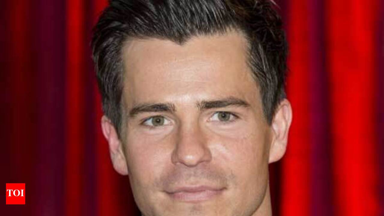 Actor Oliver Mellor 60 Photos - Moonagedaydream.film