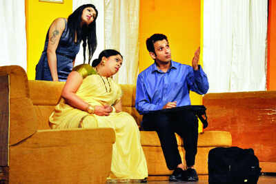 Sharman Joshi performs on Raju Raja Ram Aur Main in Indore | Events ...