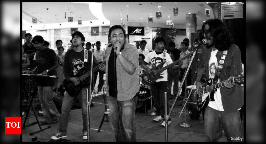 Parash Pathar, of Priyo Bondhu fame, return to sing | Bengali Movie ...