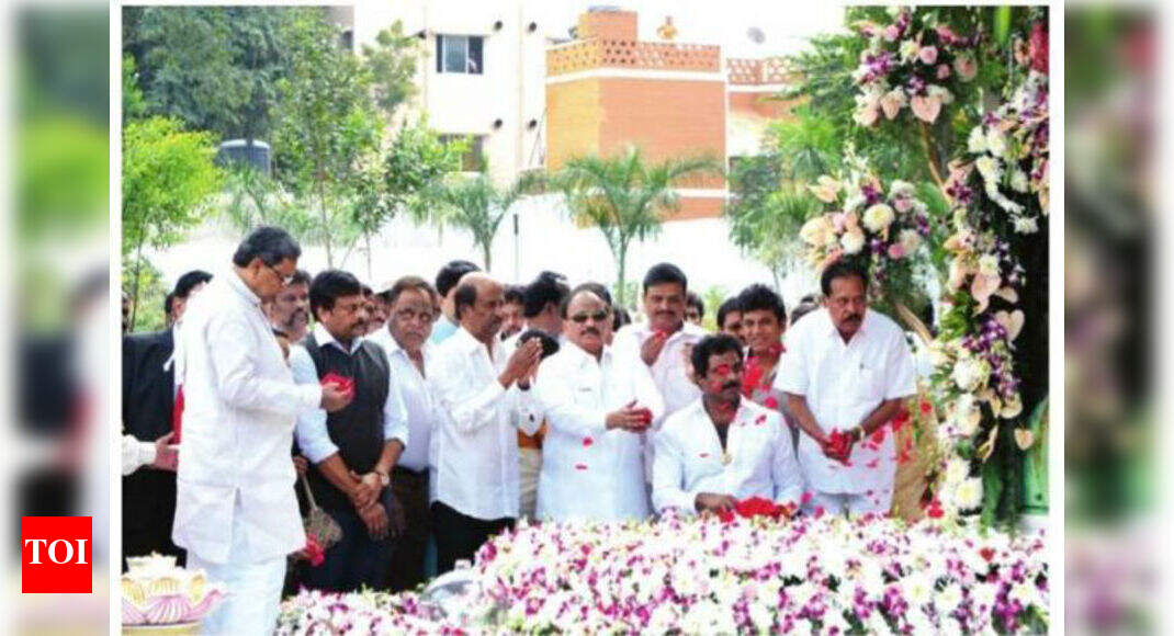 The only autograph Rajinikanth sought was from Rajkumar | Kannada Movie ...