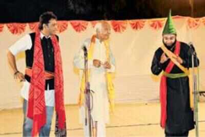 Artists of Theatre Media Centre perform a bhavai - Juthan | Gujarati ...