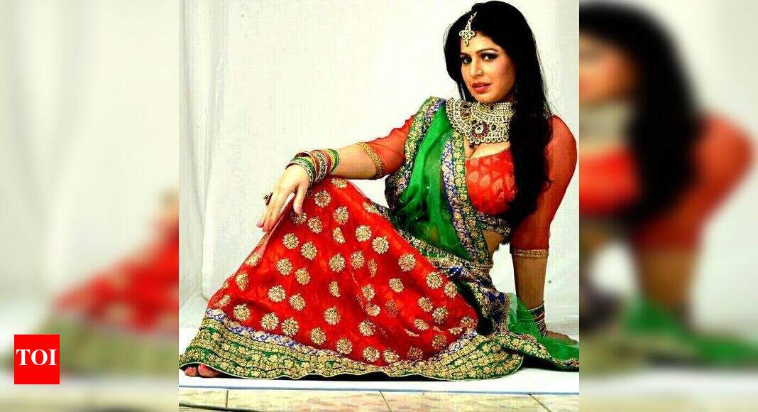 Komal starts shooting for her upcoming movie | Gujarati Movie News ...