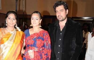 Simran looked elegant in her sari at Vishagan and Kanikha's wedding ...