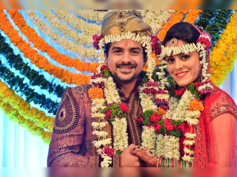 Actor Pushkar Jog's marriage ceremony held at a wedding hall in Pune ...