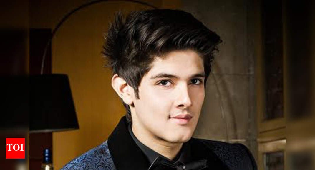 Rohan Mehra donates blood for a scene - Times of India