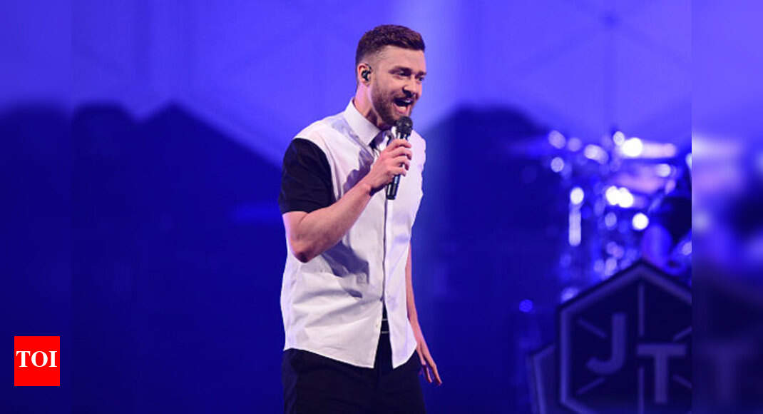 Justin Timberlake gets emotional while receiving gift from fan ...