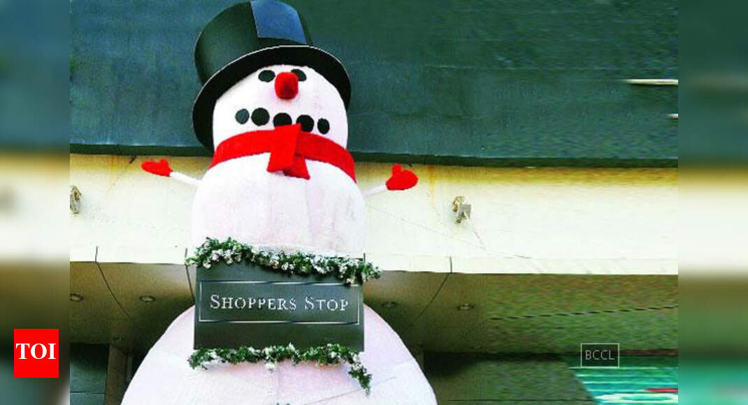 India’s largest snowman displayed at Inorbit Mall, Malad in Mumbai ...