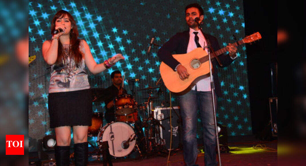 Sangeet Haldipur and Sumedha Karmahe woo audiences at party in Pune ...