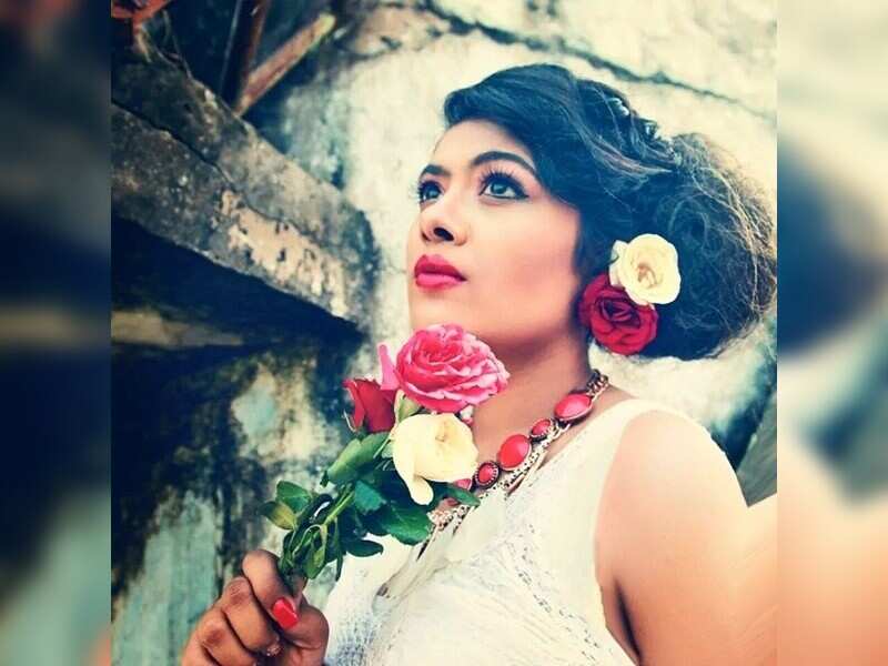 sing: Shaili goes back to cover songs | Gujarati Movie News - Times of ...