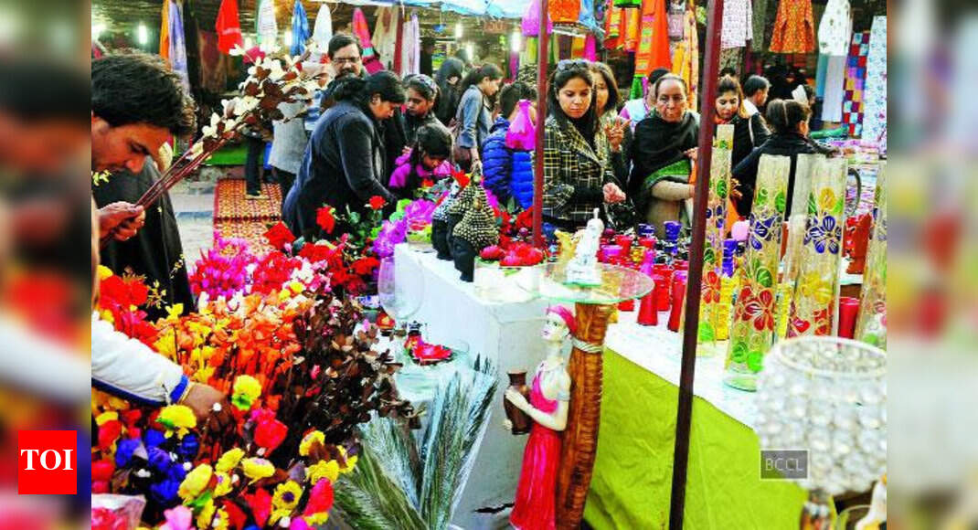 Delhiites enjoy during Winter Carnival and Christmas festival at Dilli ...