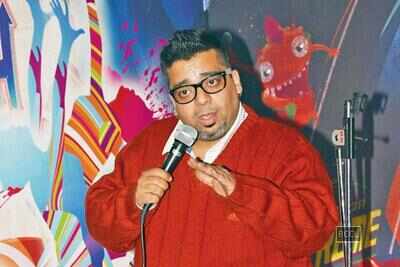 Amar Sharma hosts 'Bindas Bol Firse' at Barrels in Delhi | Events Movie ...