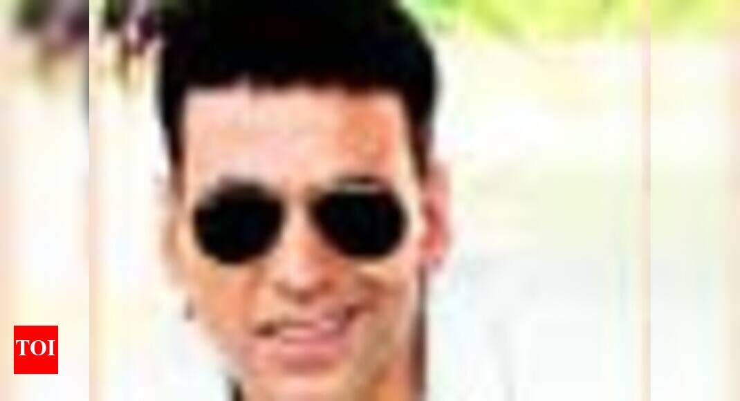 Akshay-Sunil play it on out! | Hindi Movie News - Times of India