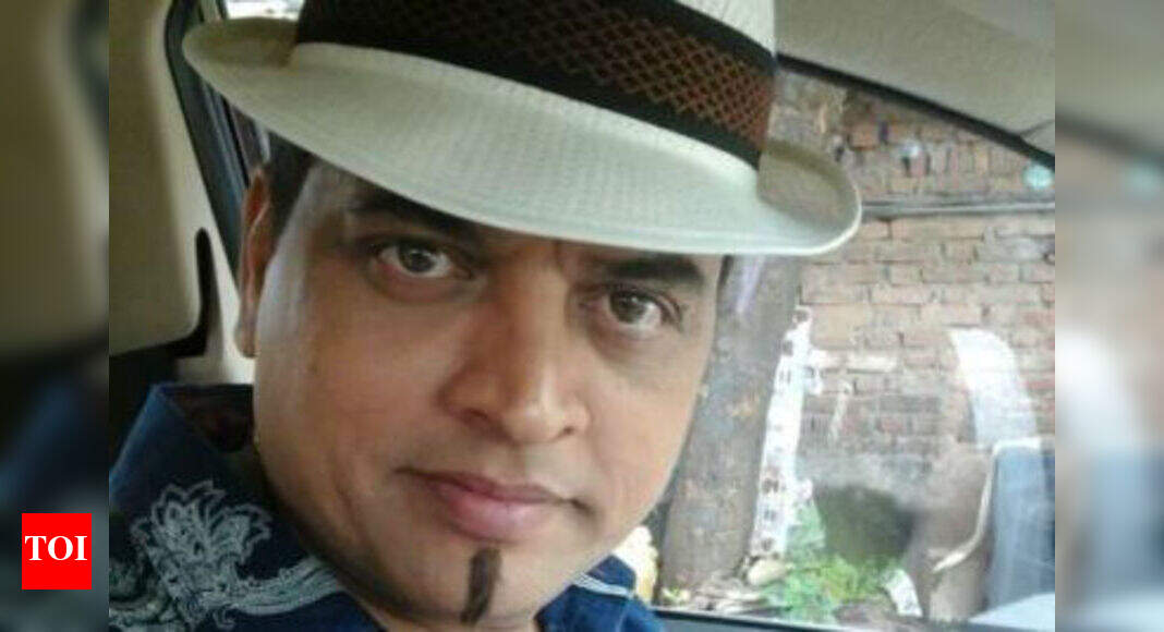 Sharad turns father for new show - Times of India