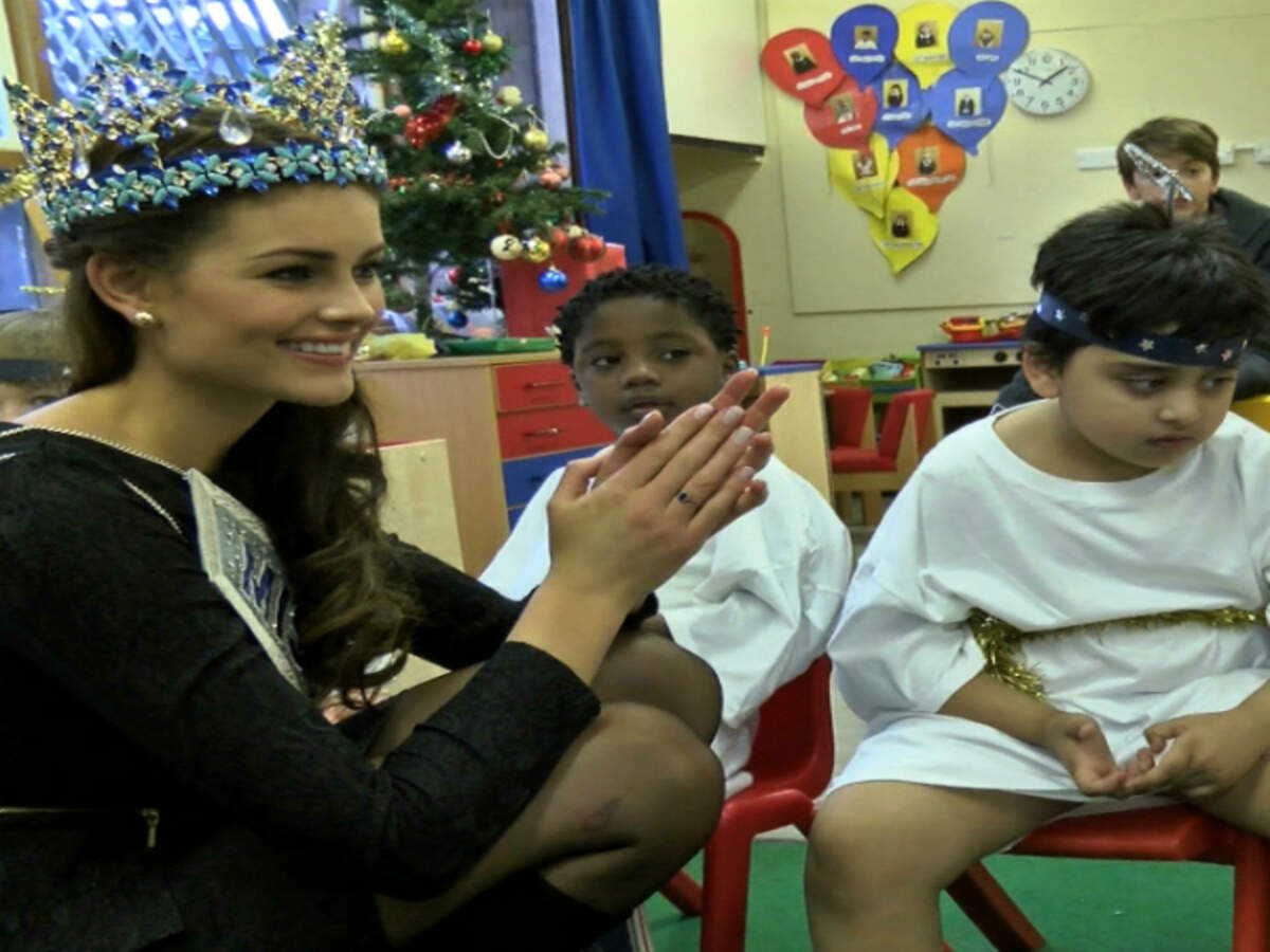 Rolene Strauss visits Brent Knoll School