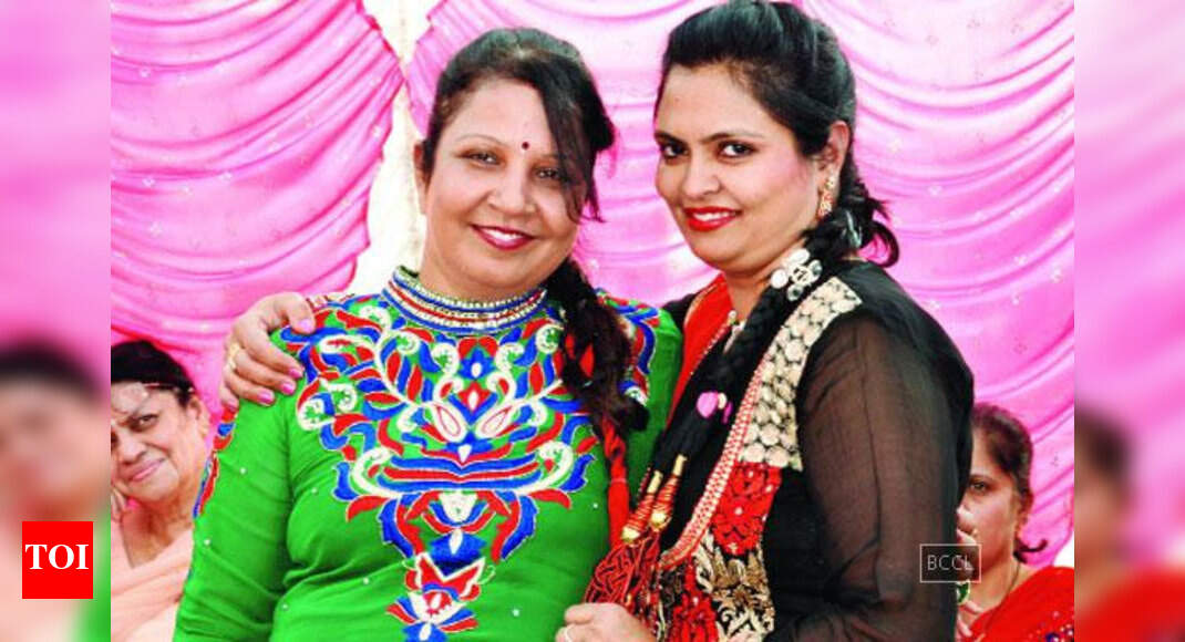 Bonfire and Punjabi beats echo loud at Lohri celebration in Indore ...