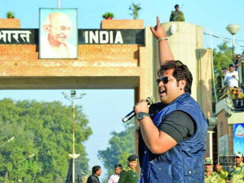 Singer Vipul Mehta launches his single at Wagah Border | Hindi Movie ...